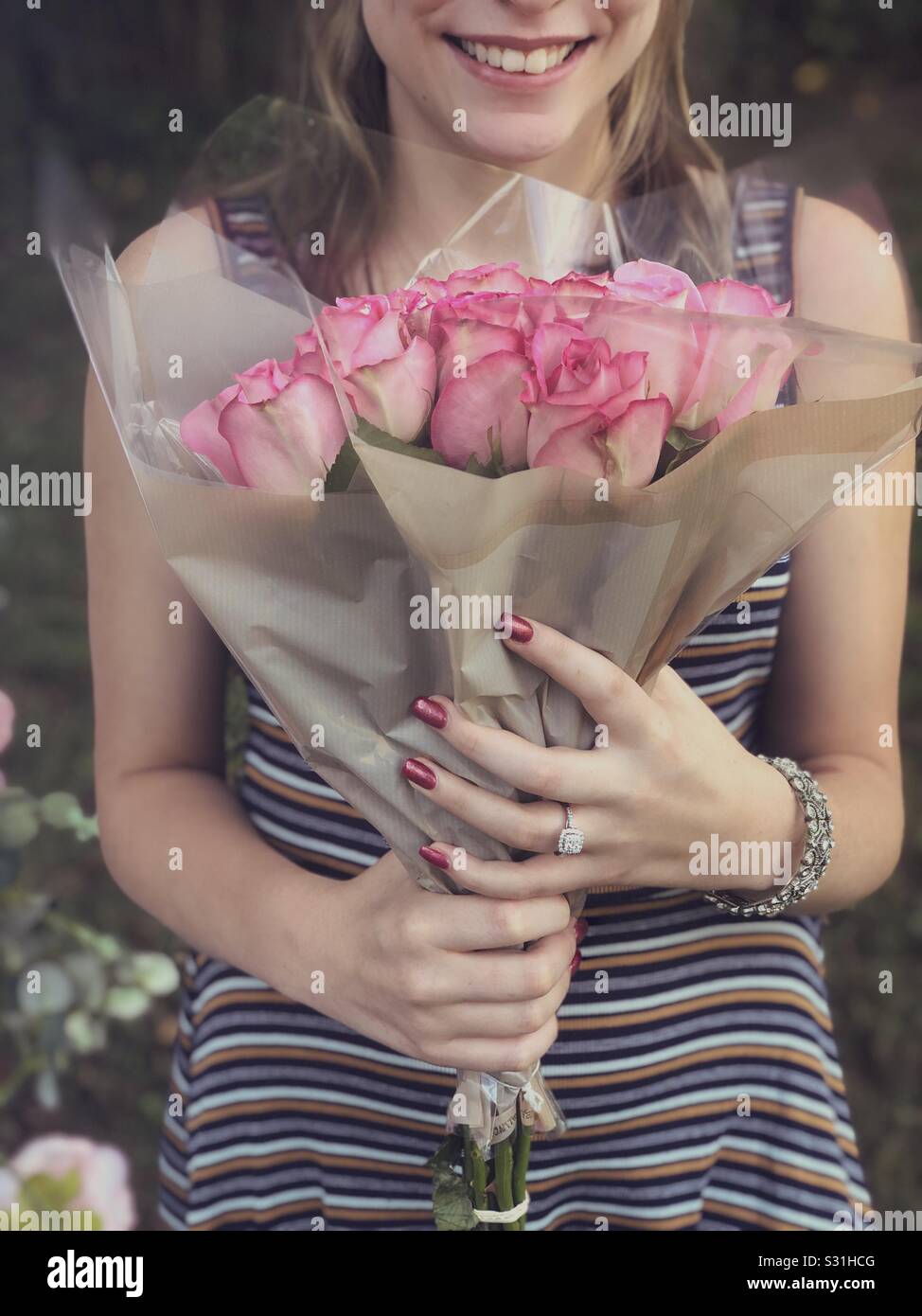Engagement hi-res stock photography and images - Alamy