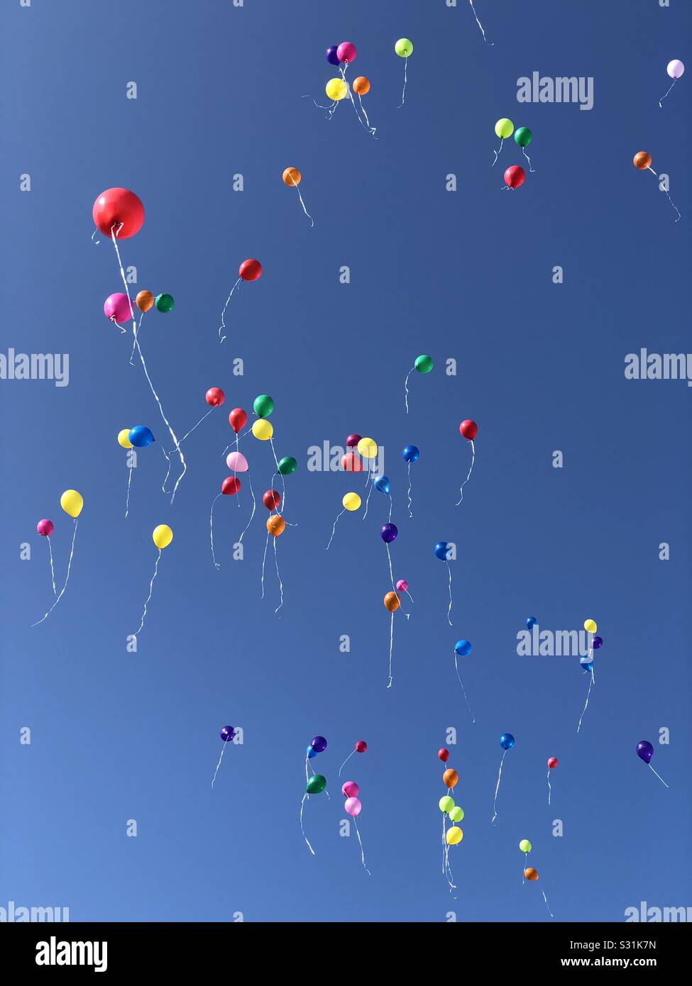 Release balloon hi-res stock photography and images - Alamy