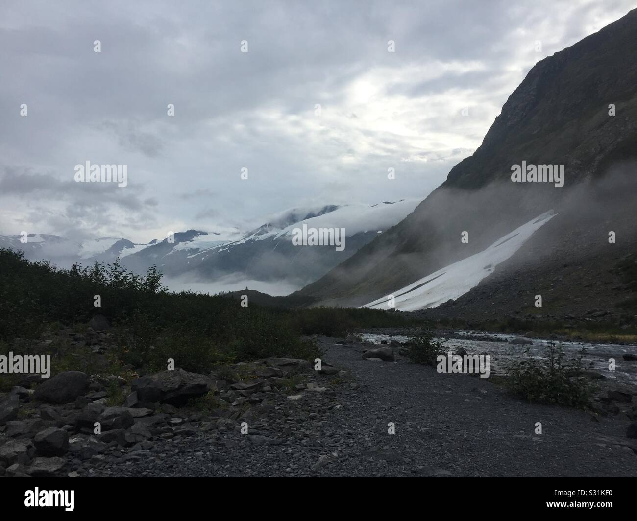 Foggy valley hi-res stock photography and images - Alamy