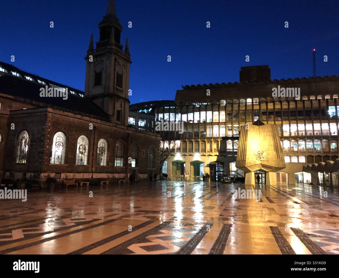 London city guildhall stained glass hi-res stock photography and images ...
