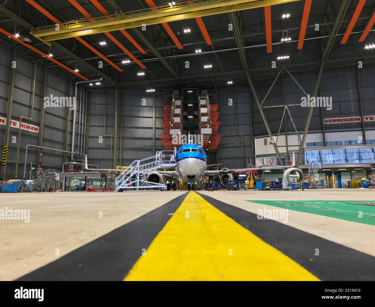 Aircraft engine 737 maintenance hi-res stock photography and images - Alamy