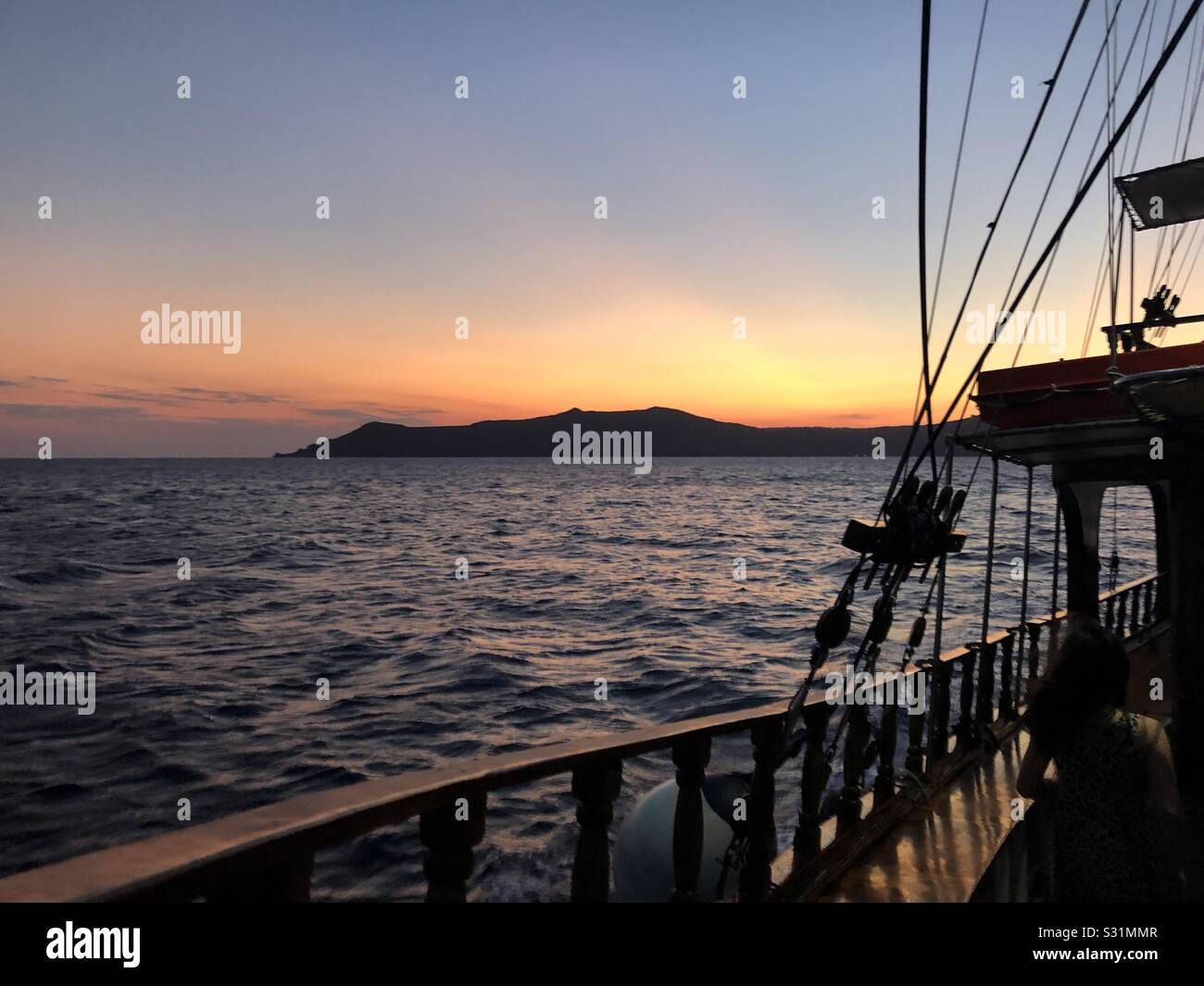 Santorini sunset boat hi-res stock photography and images - Alamy