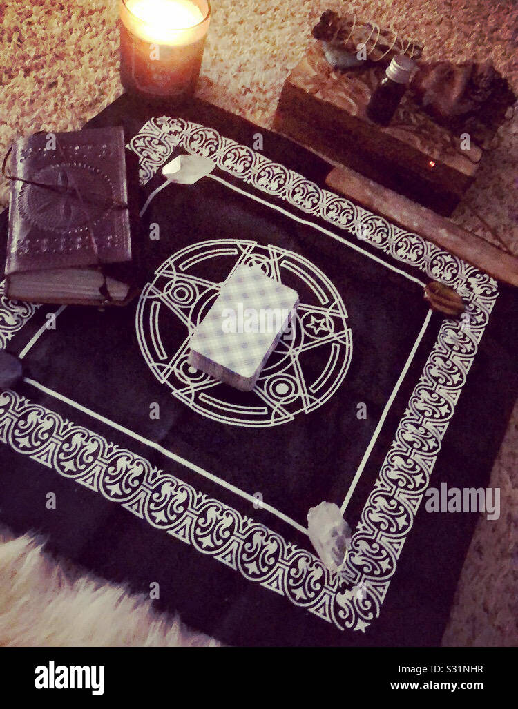 Wiccan hi-res stock photography and images - Alamy