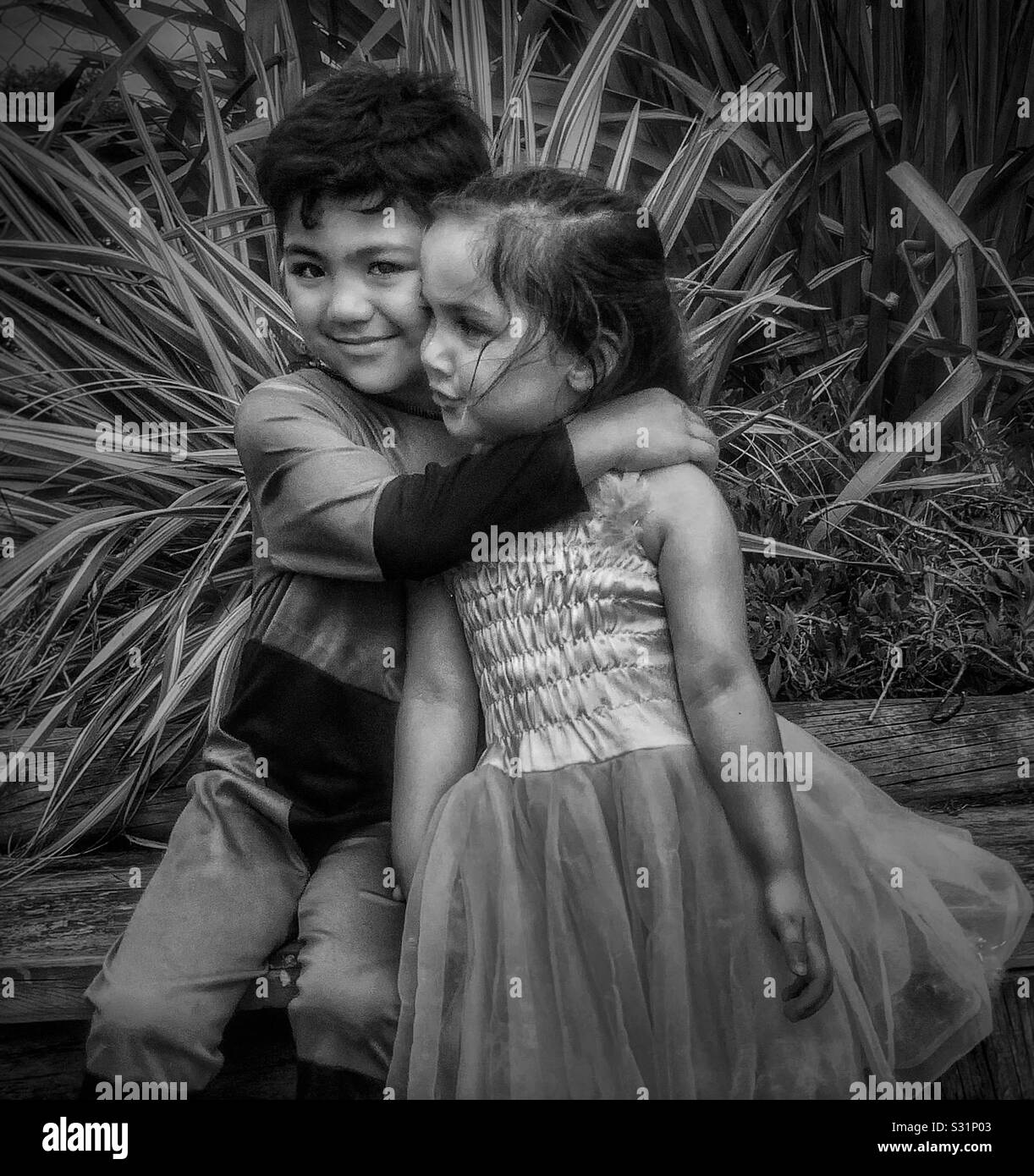 Kids hugging hi-res stock photography and images - Alamy