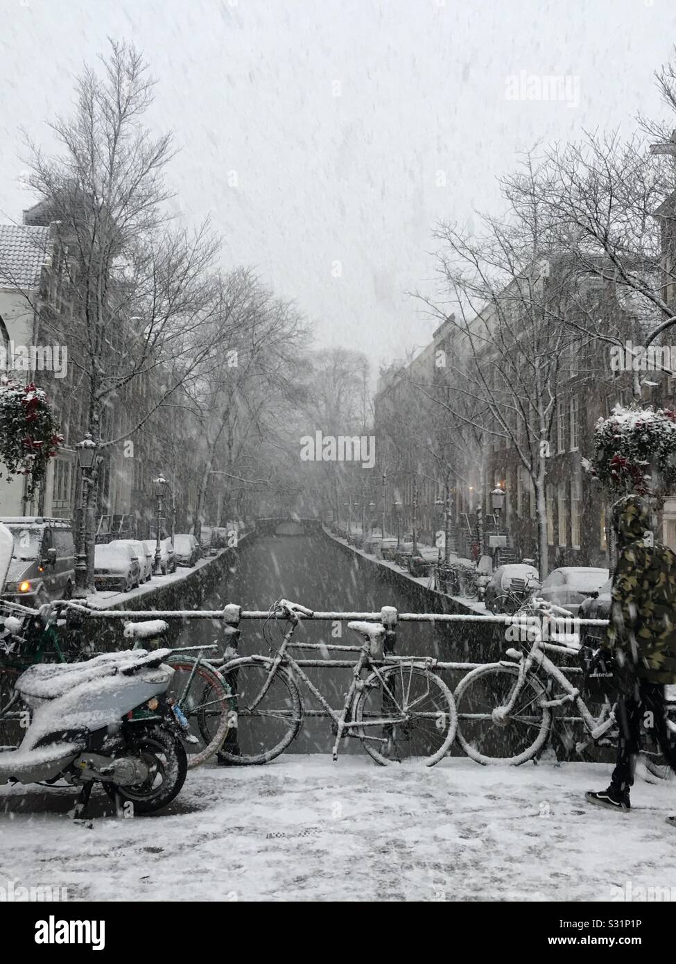 Amsterdam in the snow hi-res stock photography and images - Alamy