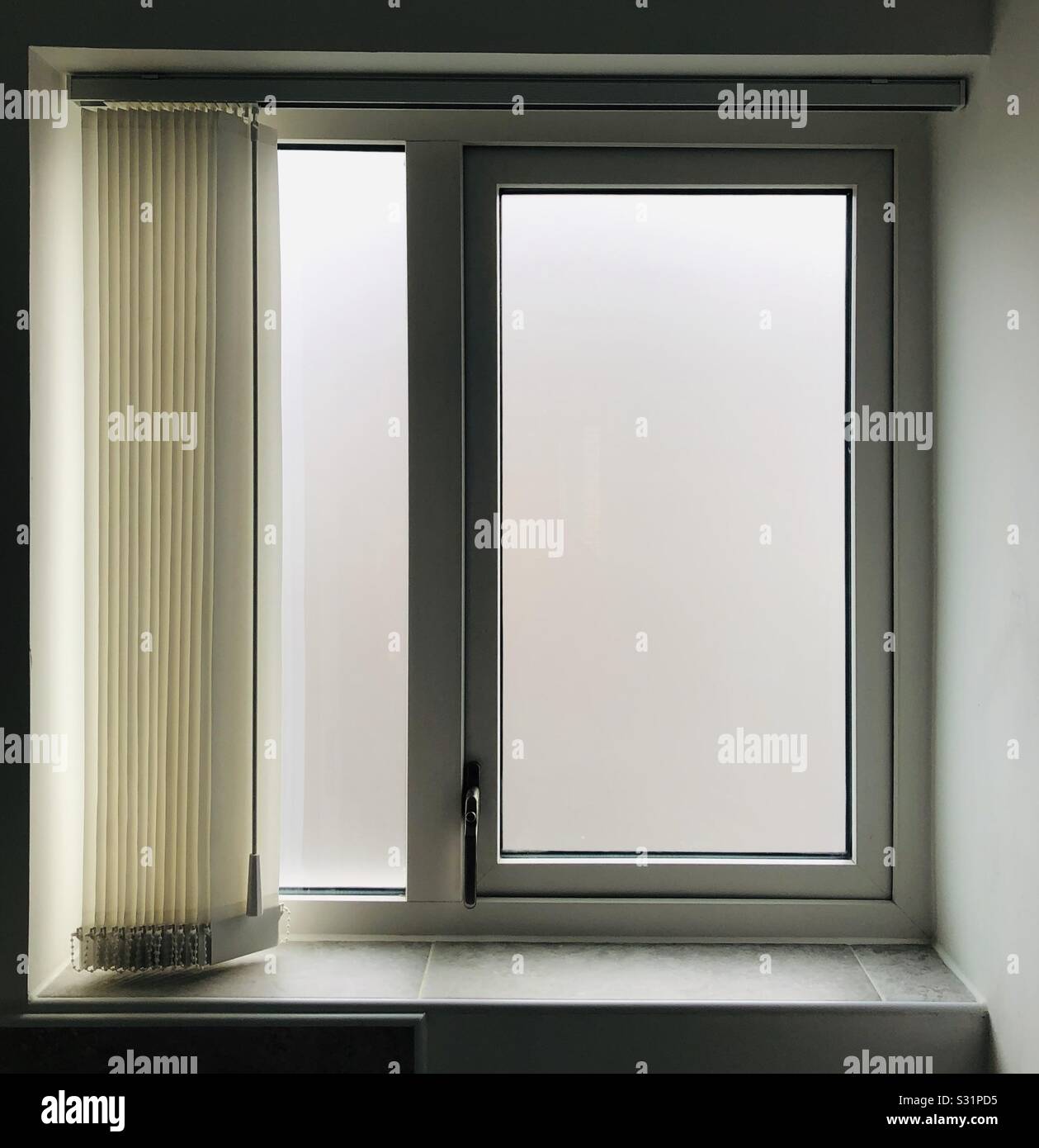 Blind window hi-res stock photography and images - Alamy