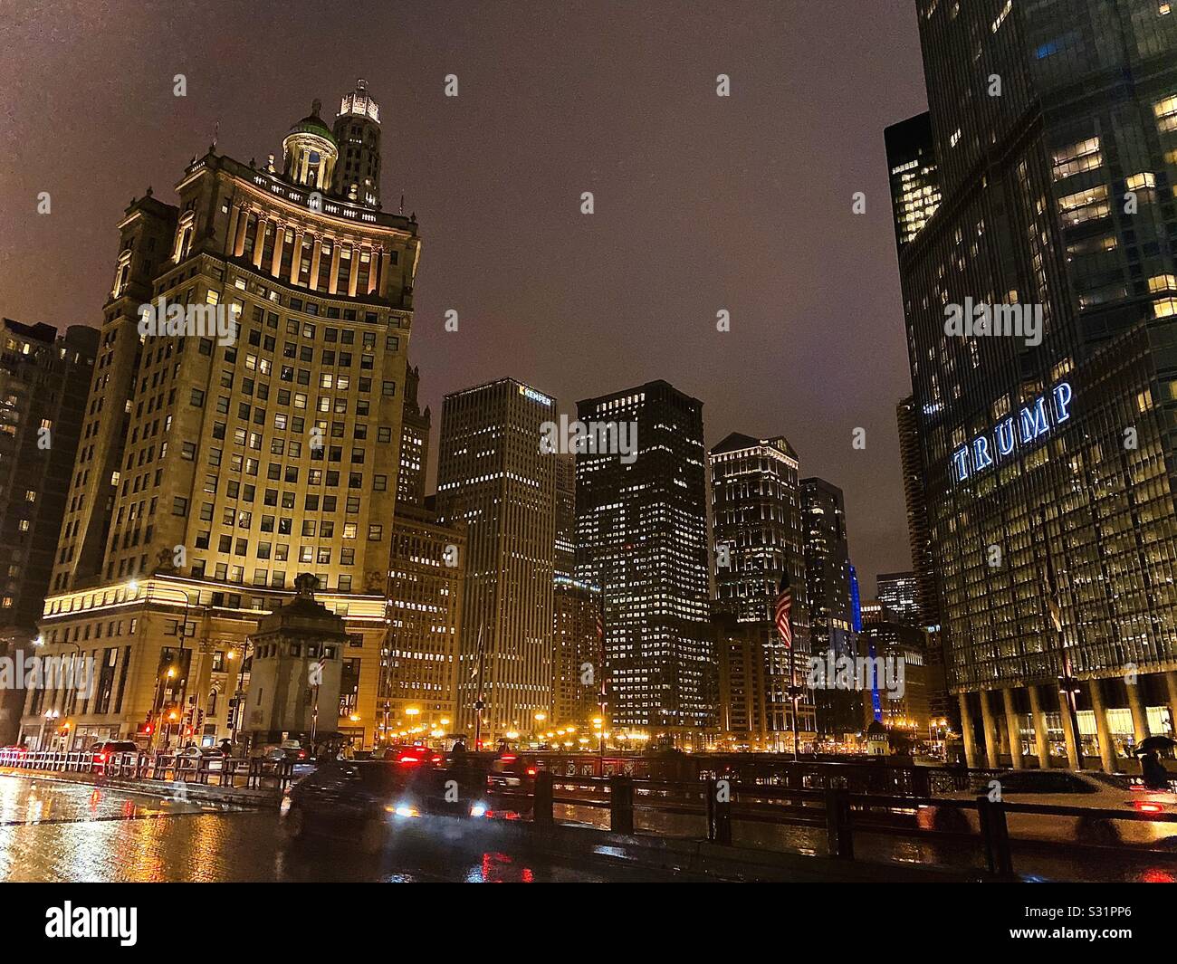 Chicago at night hi-res stock photography and images - Alamy