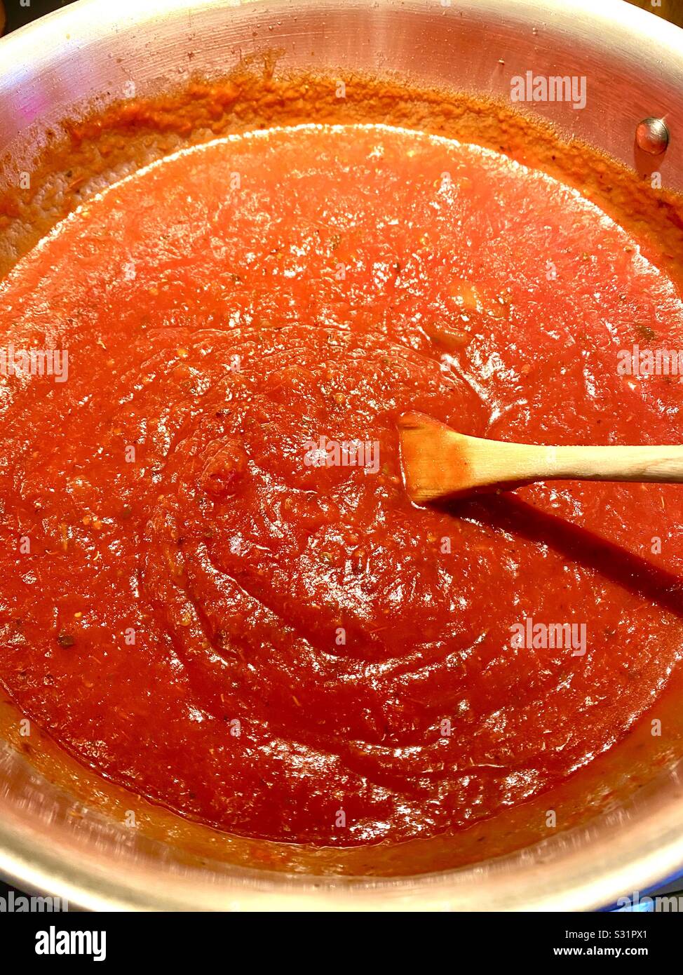 Marinara in pot hi-res stock photography and images - Alamy