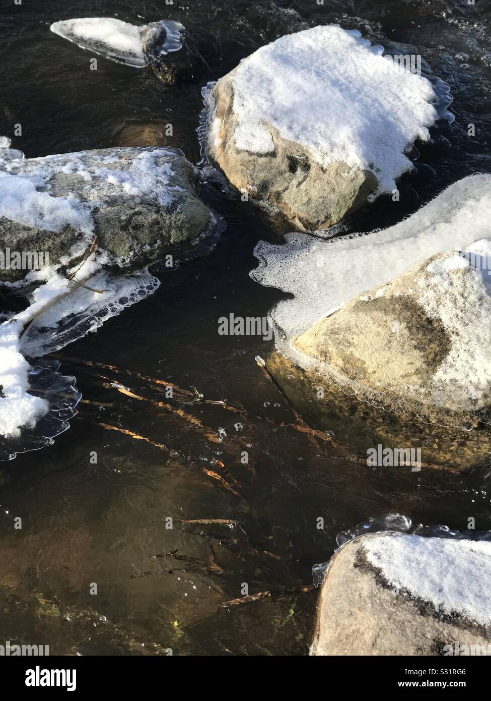 Riverside ice hi-res stock photography and images - Alamy