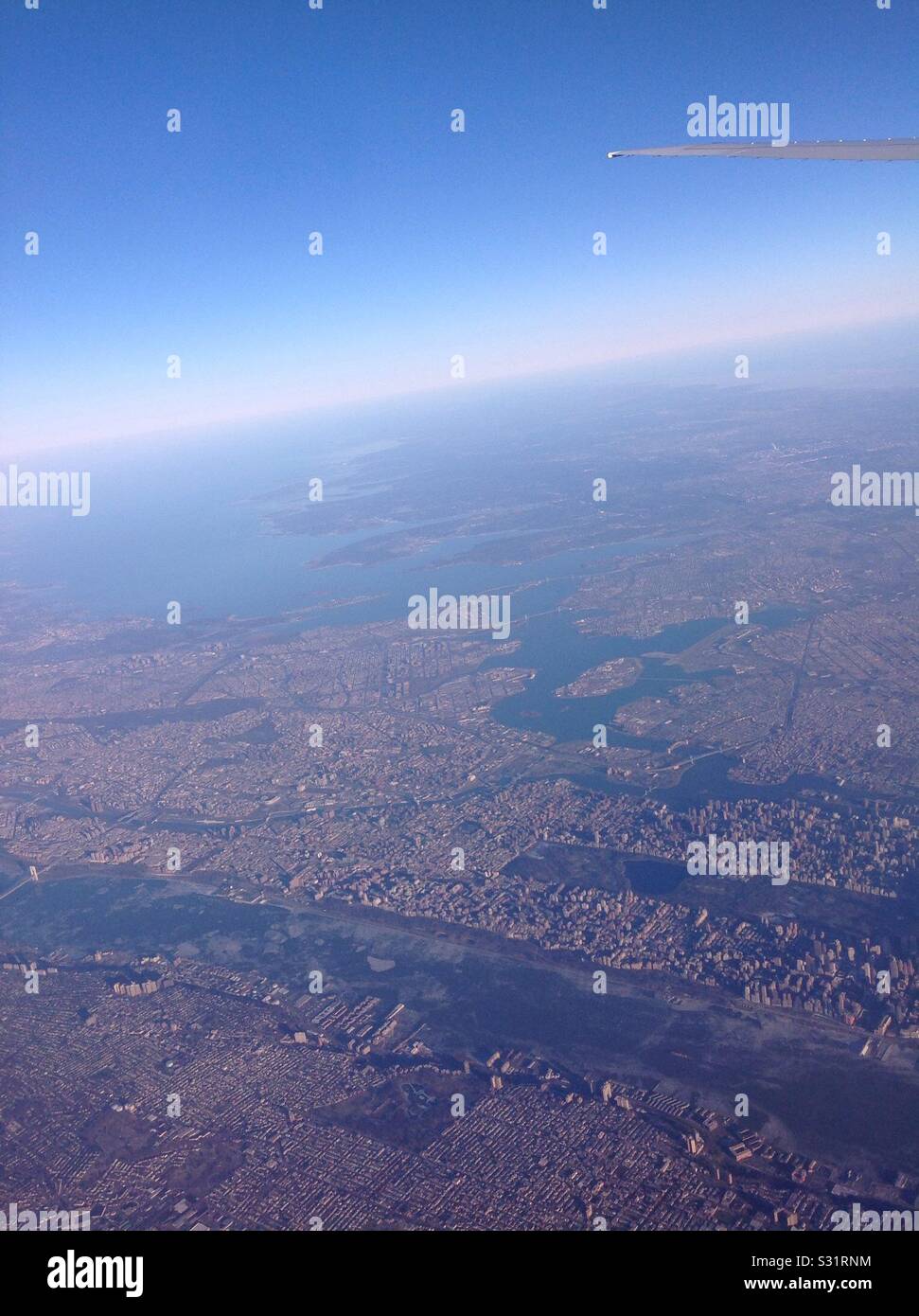 Plane over new york view hi-res stock photography and images - Alamy