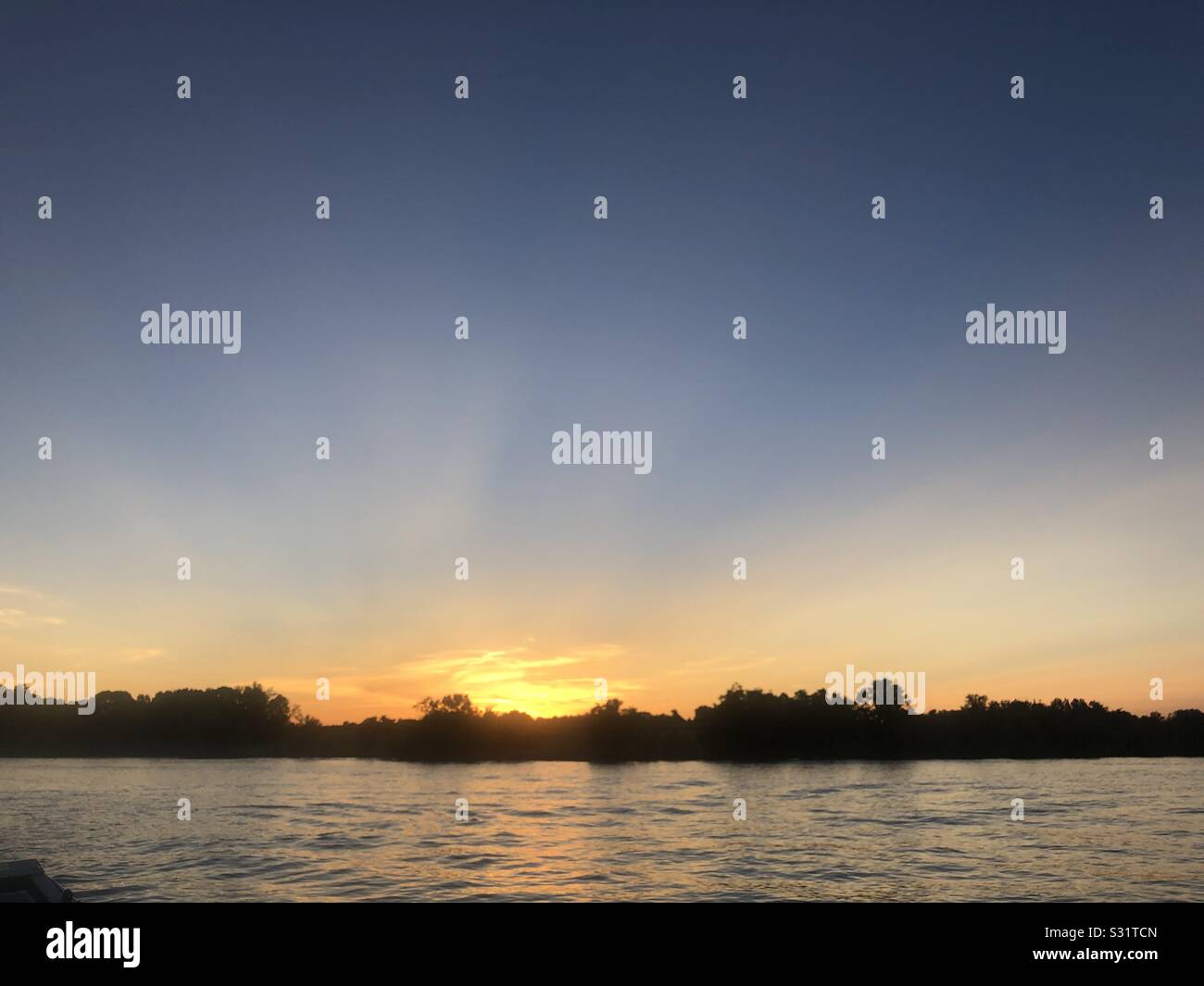 Sunset lake water sky hi-res stock photography and images - Alamy