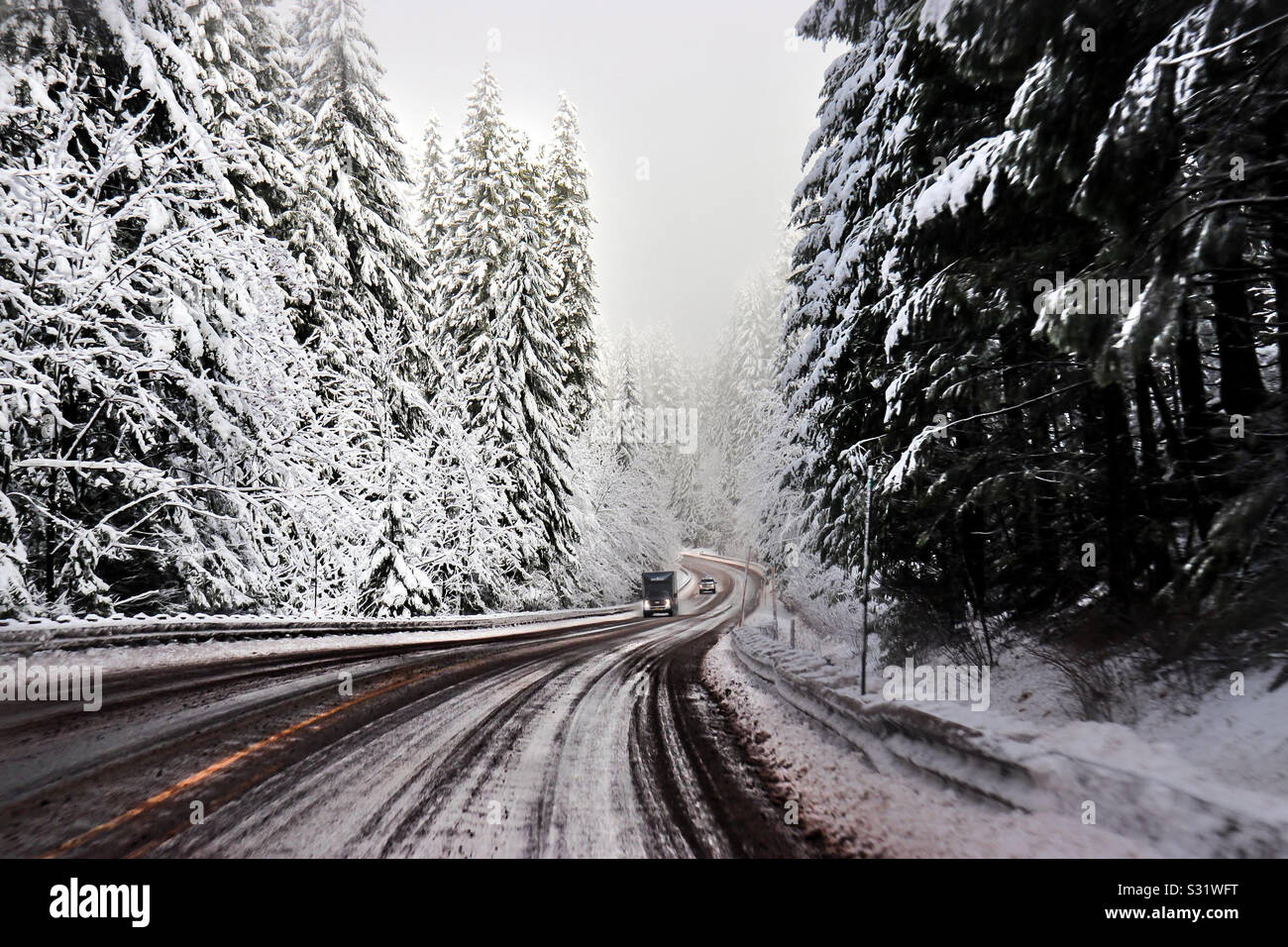 Curves and snow hi-res stock photography and images - Alamy