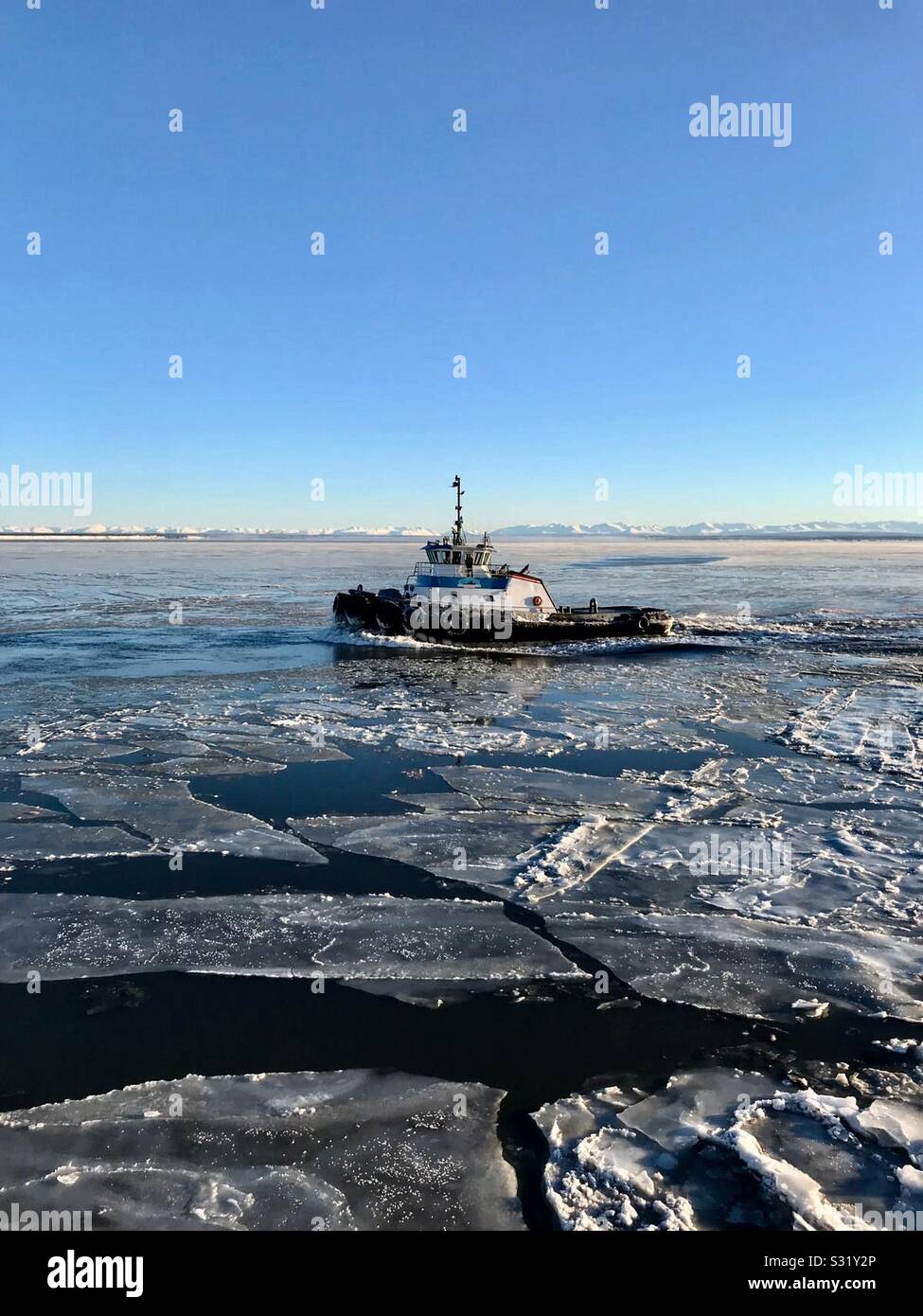 Boat driving through ice hi-res stock photography and images - Alamy