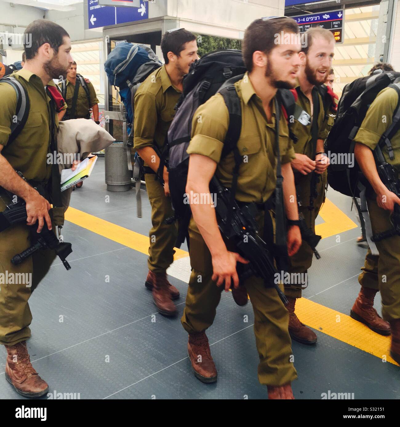 Israeli soldiers in a train station Stock Photo - Alamy