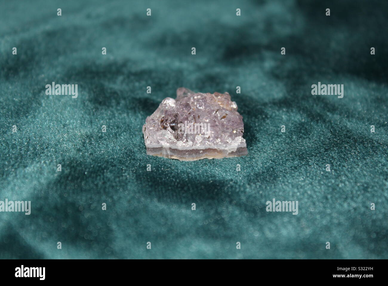Crystal geode hi-res stock photography and images - Alamy