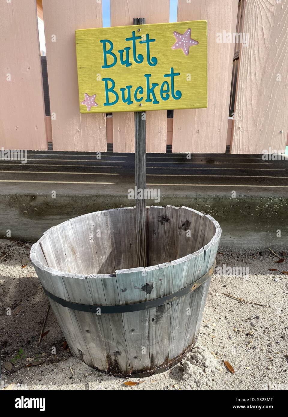 Outdoor wooden bucket with sign for cigarette disposal Stock Photo - Alamy