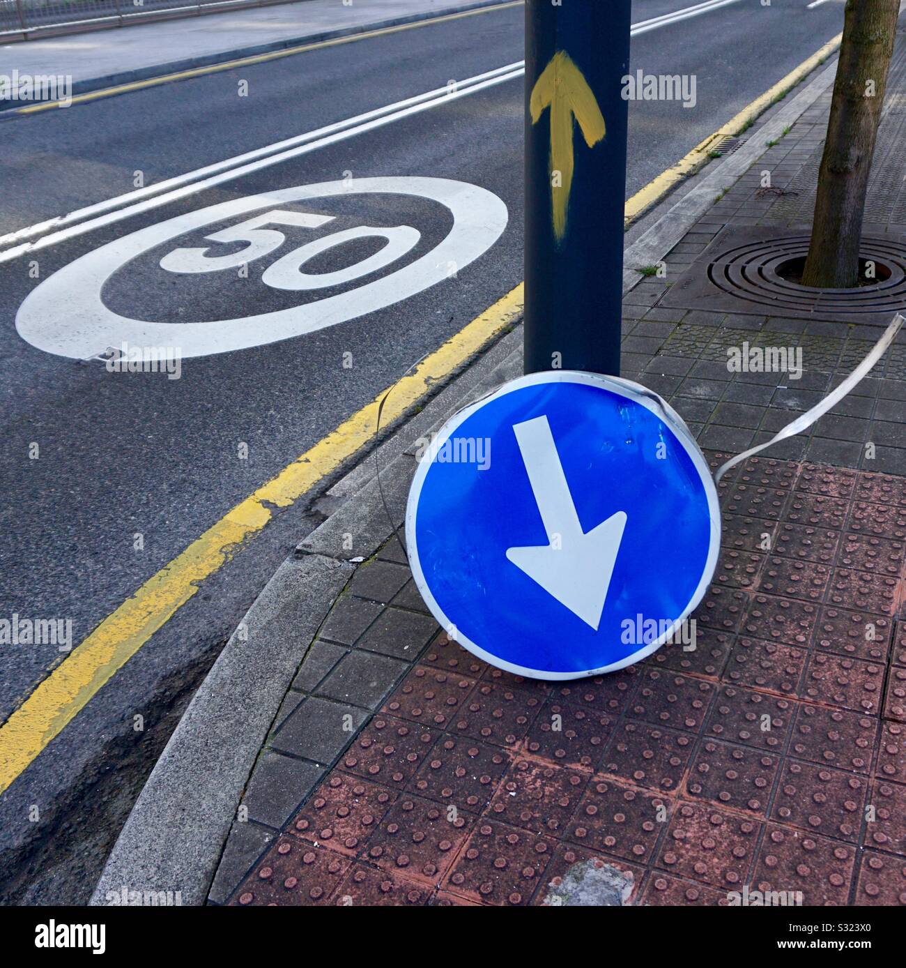 Traffic signal sign hi-res stock photography and images - Alamy