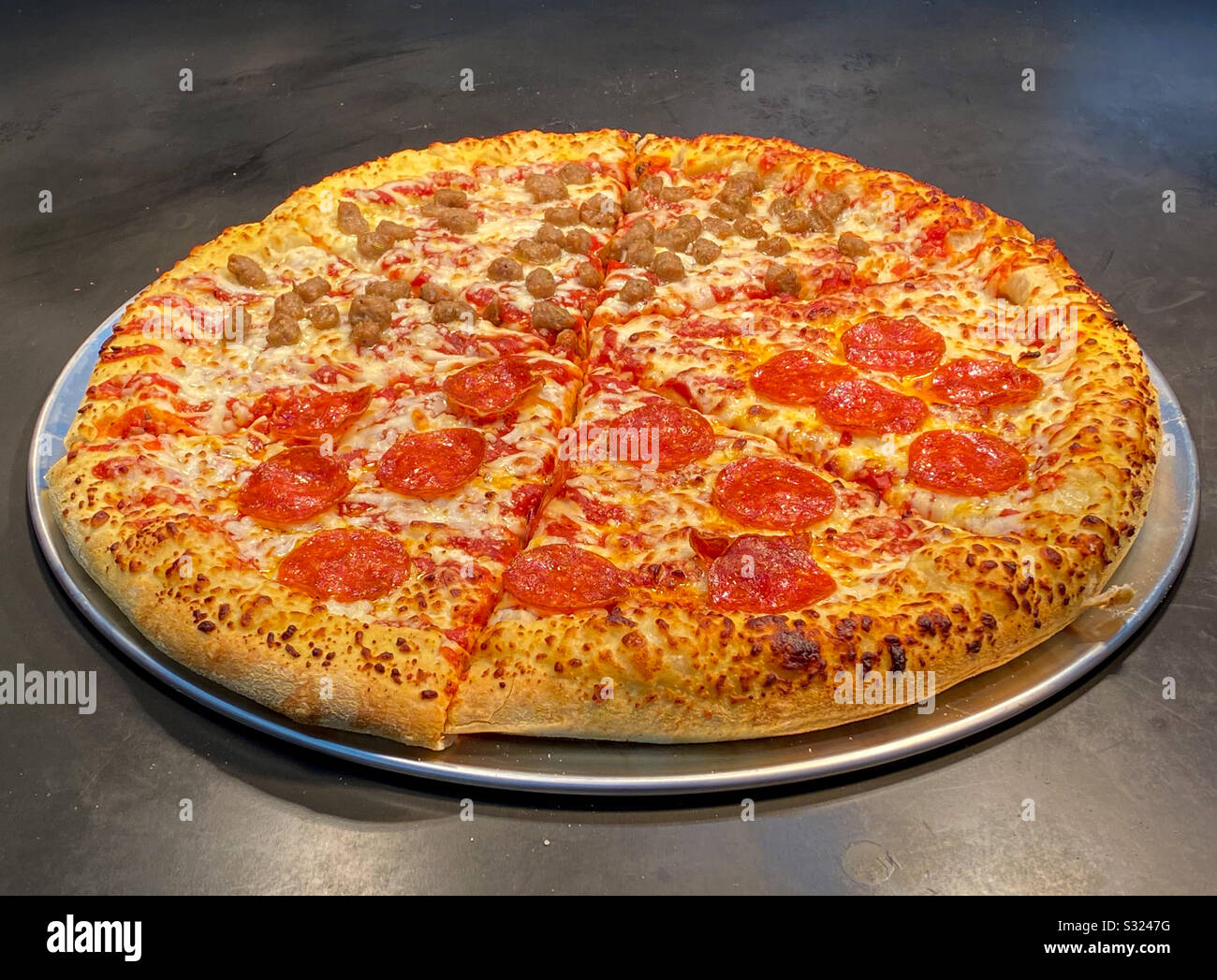 Pepperoni slice hi-res stock photography and images - Alamy