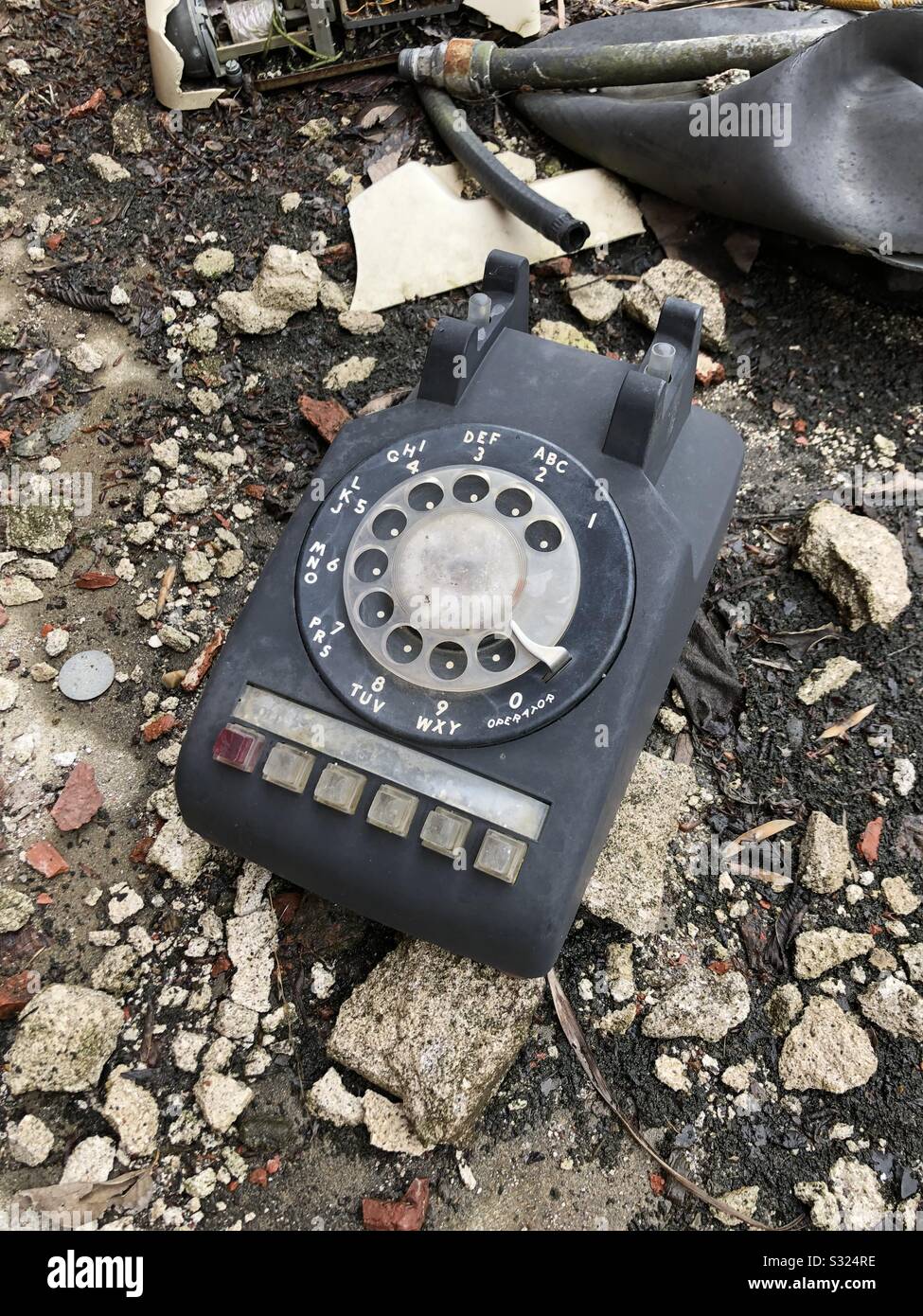 Call waiting hi-res stock photography and images - Alamy