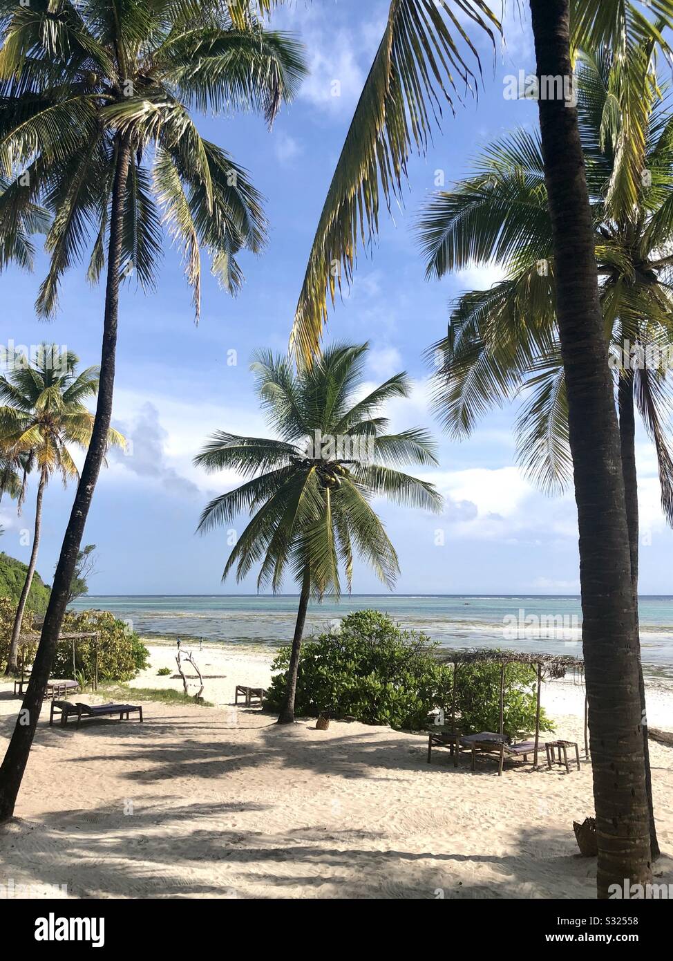 Beach cabana hi-res stock photography and images - Alamy