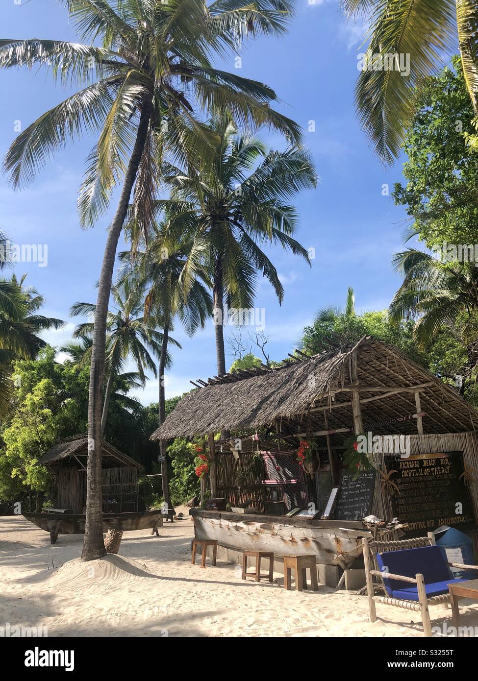 Rustic wood bar hi-res stock photography and images - Alamy