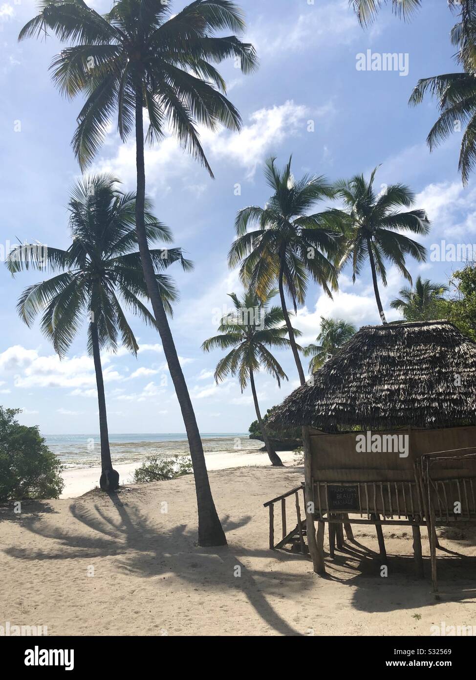 Wooden beach hut hi-res stock photography and images - Alamy