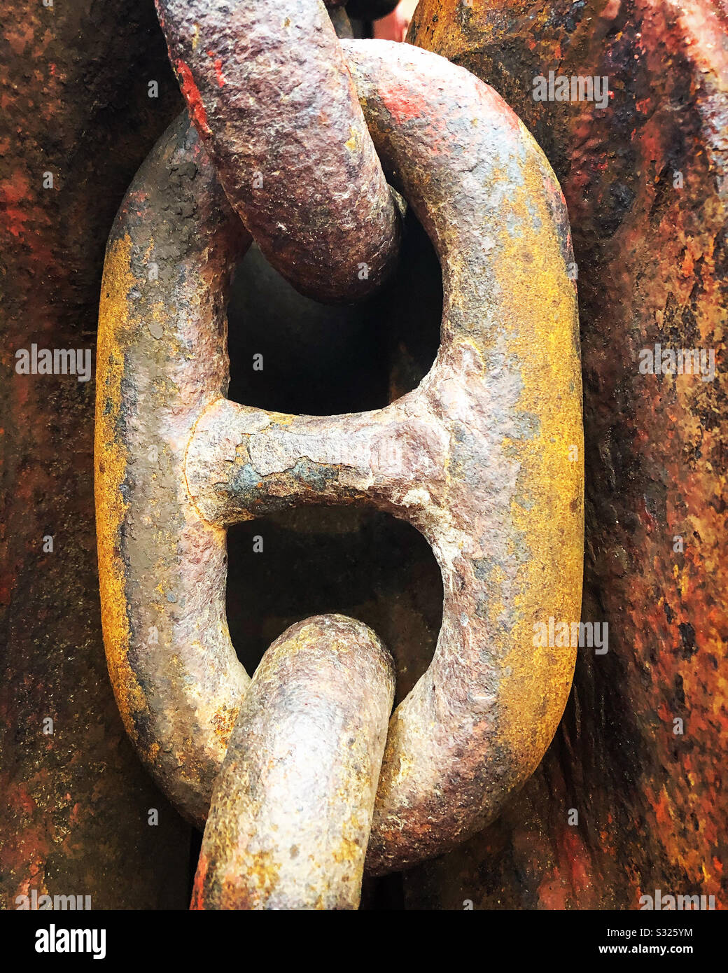 Chain link of anchor hi-res stock photography and images - Alamy