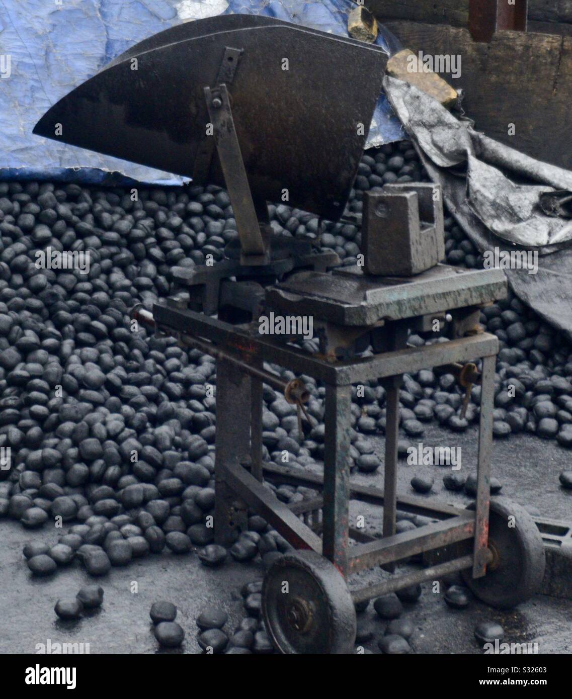 Coal scales hi-res stock photography and images - Alamy
