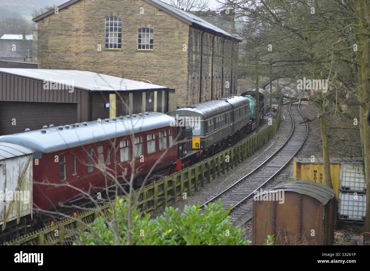 Trains on railroad tracks hi-res stock photography and images - Alamy