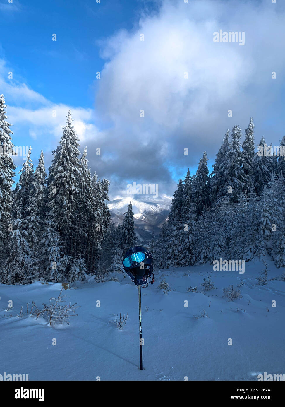 Ski mountains hi-res stock photography and images - Alamy