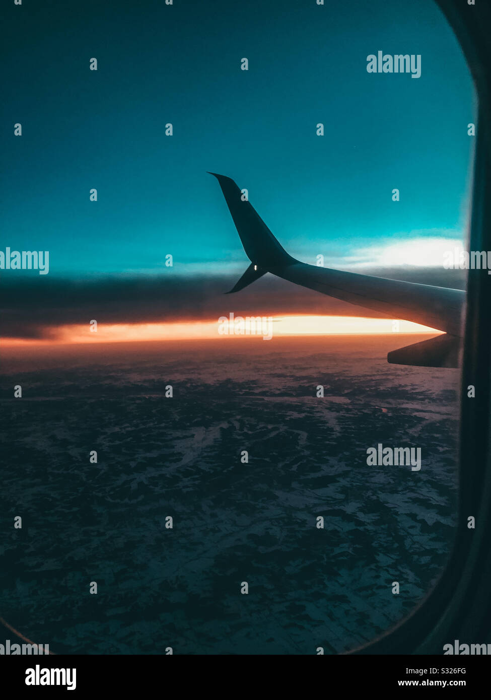 Airplane sunset hi-res stock photography and images - Alamy