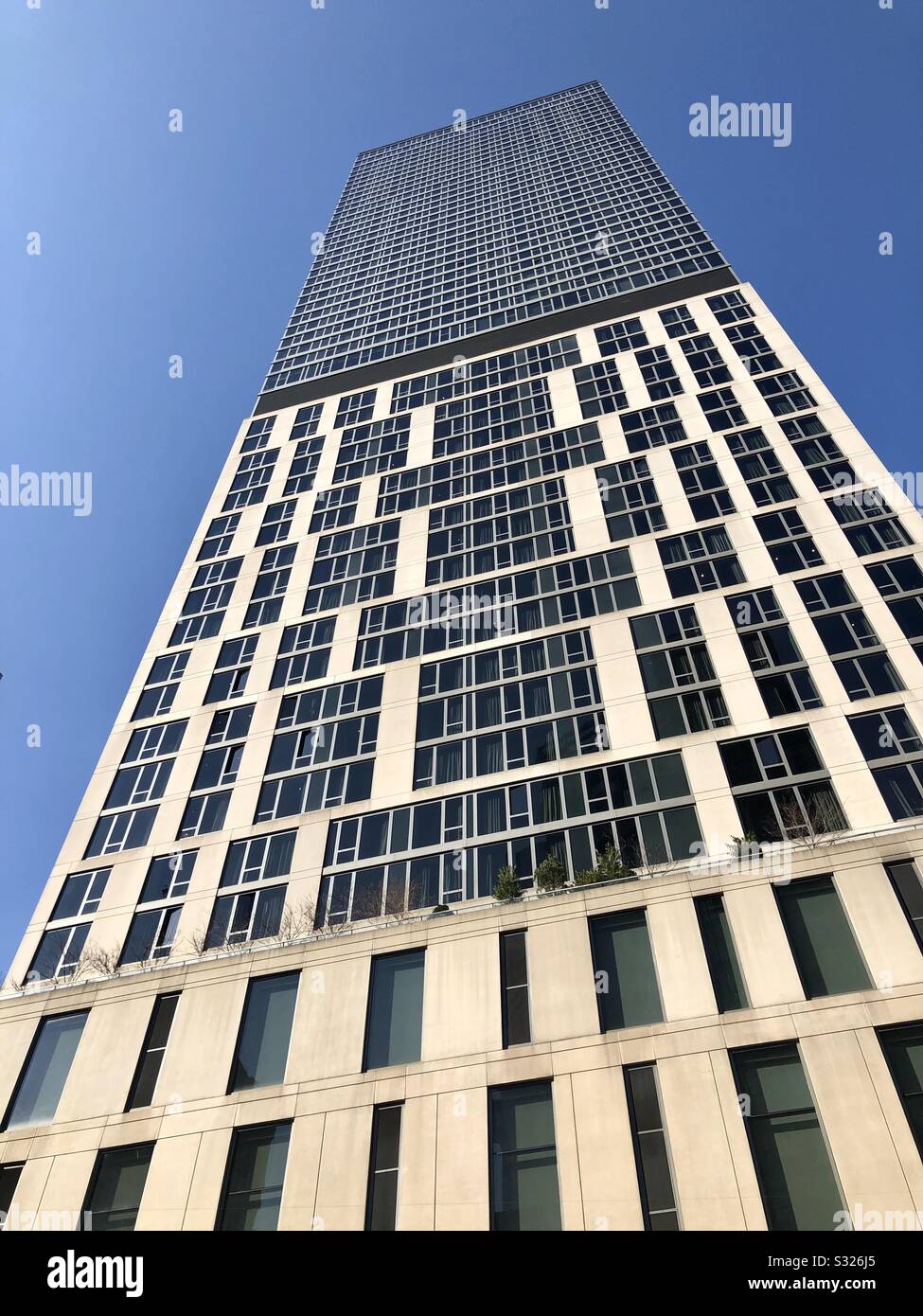 Very tall building hi-res stock photography and images - Alamy
