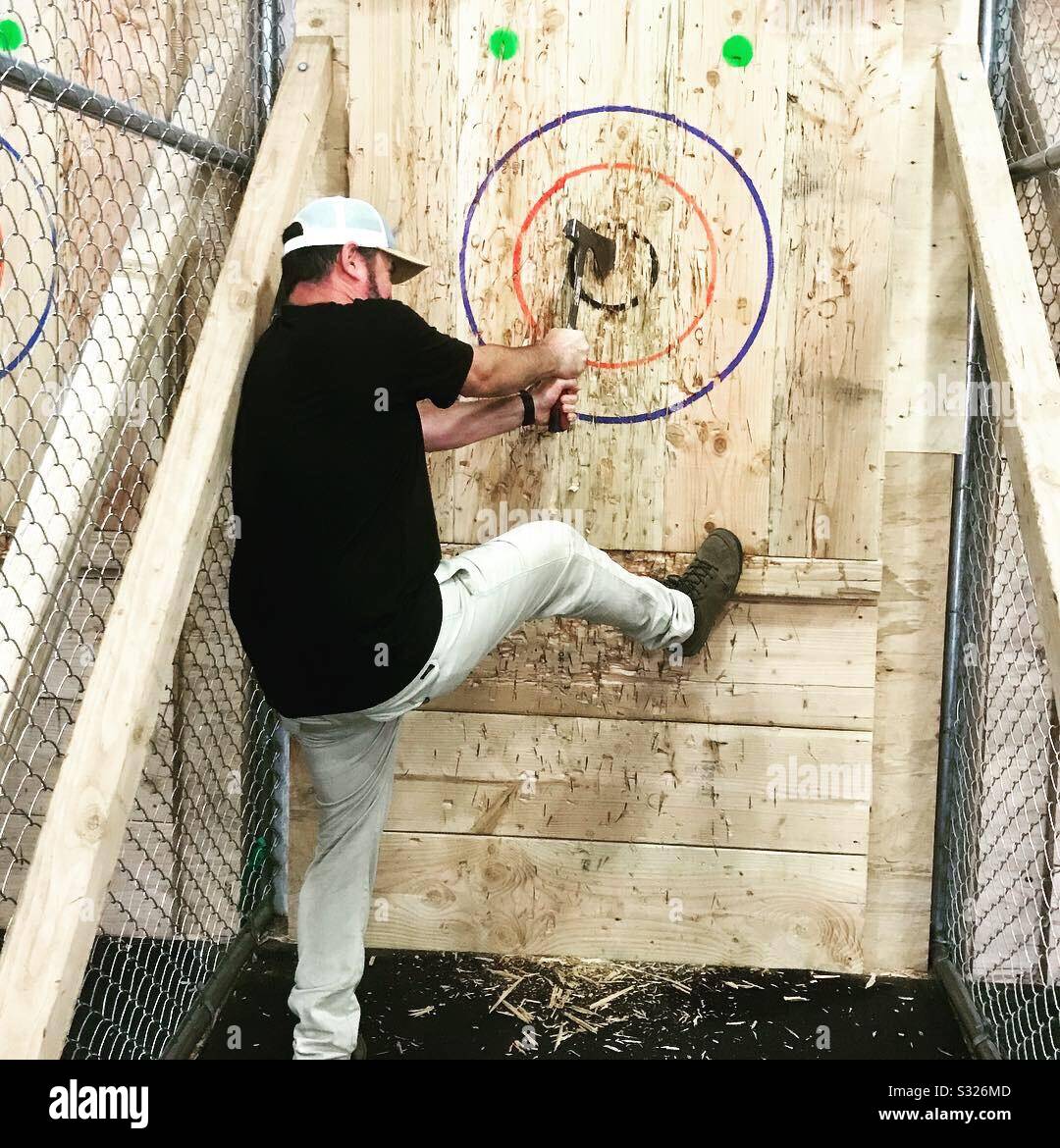 Axe throwing hi-res stock photography and images - Alamy