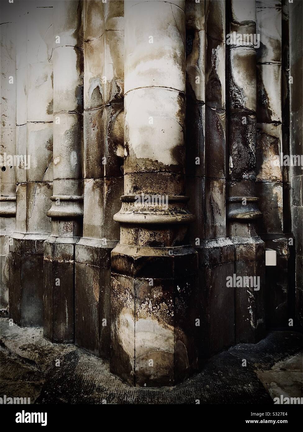 Concrete columns concrete ceiling hi-res stock photography and images ...