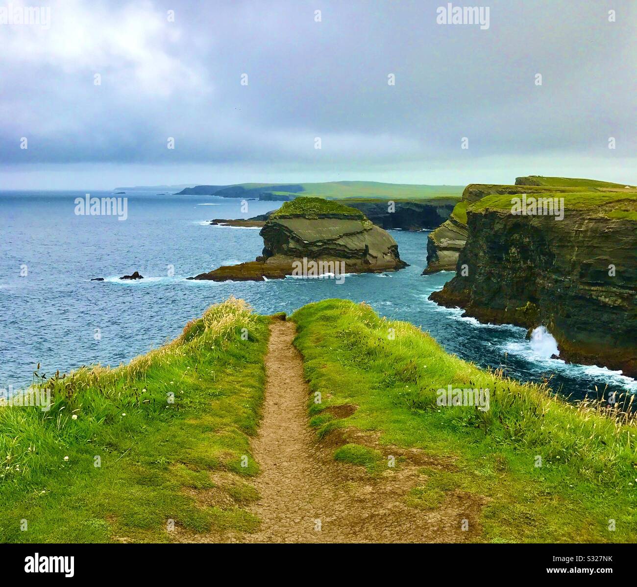 Roaring waves hi-res stock photography and images - Alamy