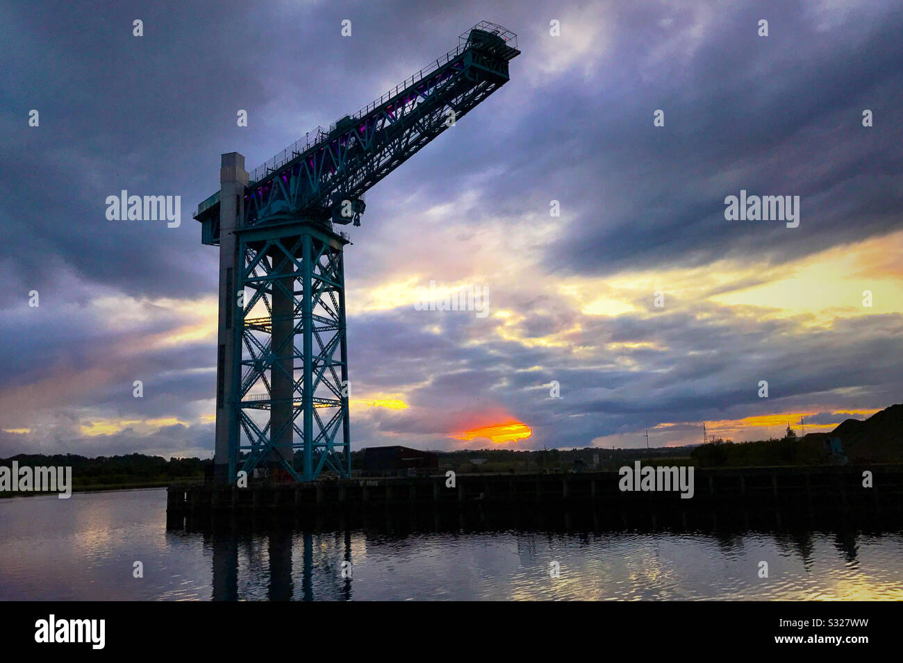 River clyde crane hi-res stock photography and images - Alamy