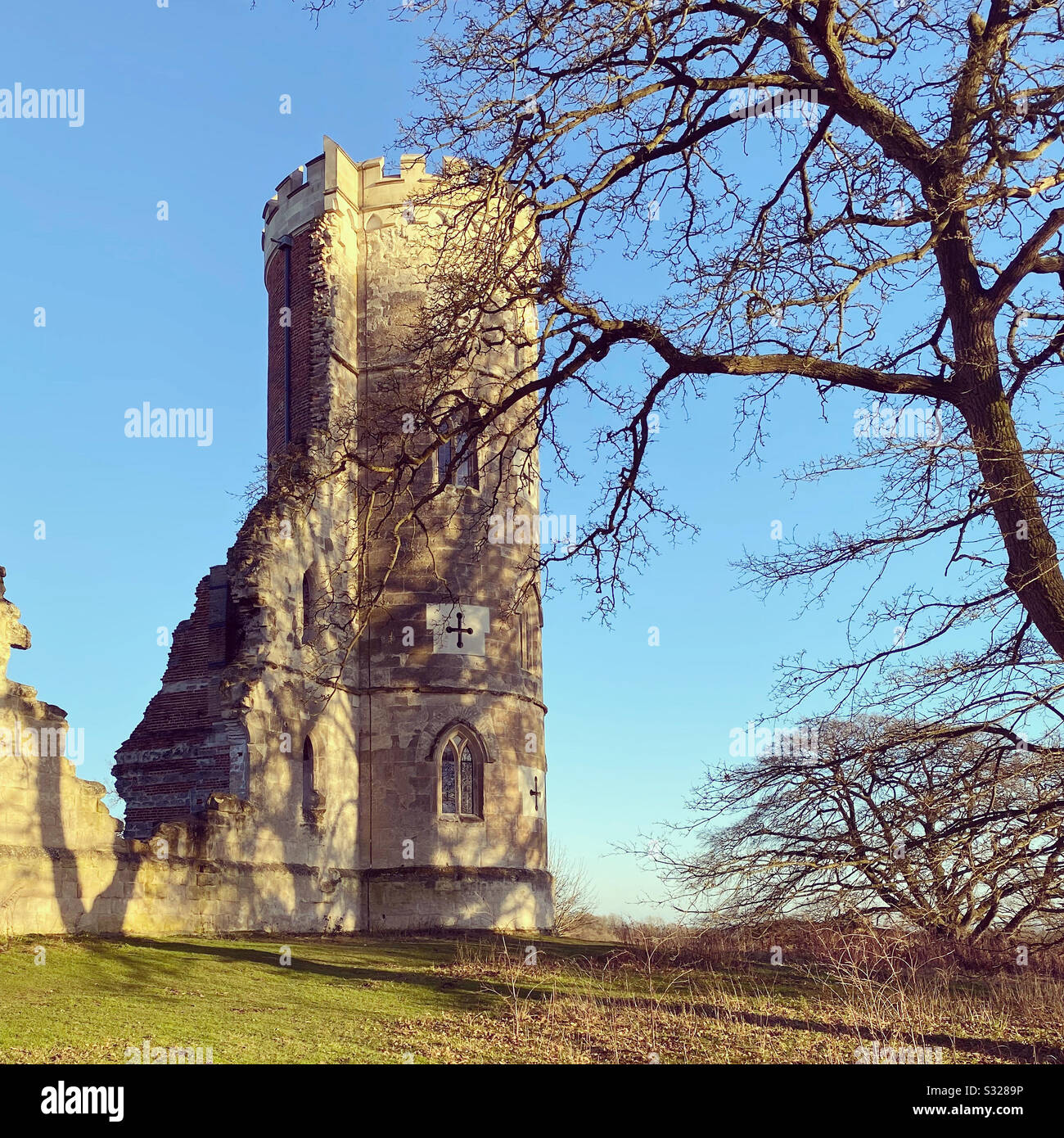 Garden folly hi-res stock photography and images - Alamy