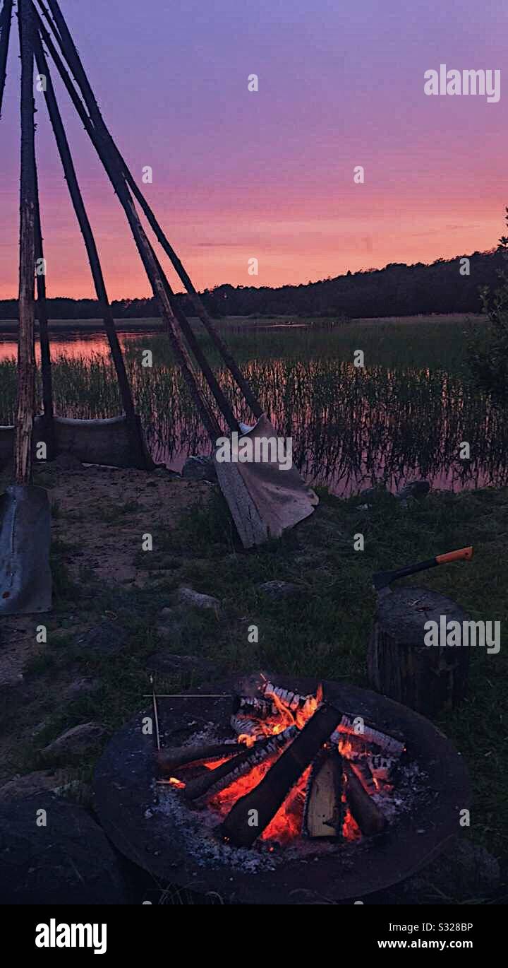 Bonfire by the water hi-res stock photography and images - Alamy