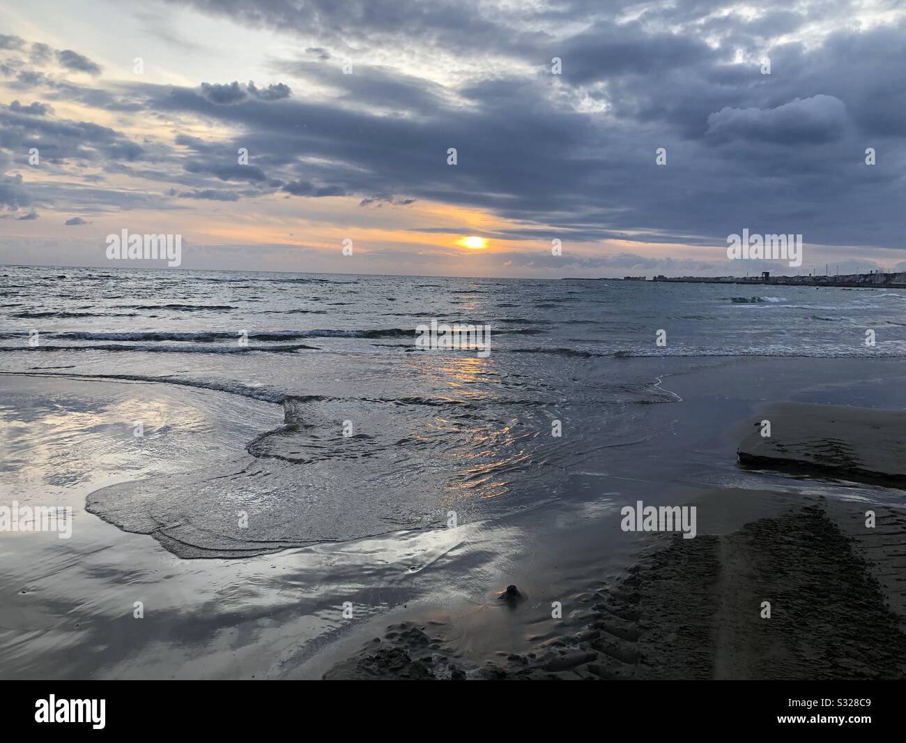Tramonto al mare hi-res stock photography and images - Alamy