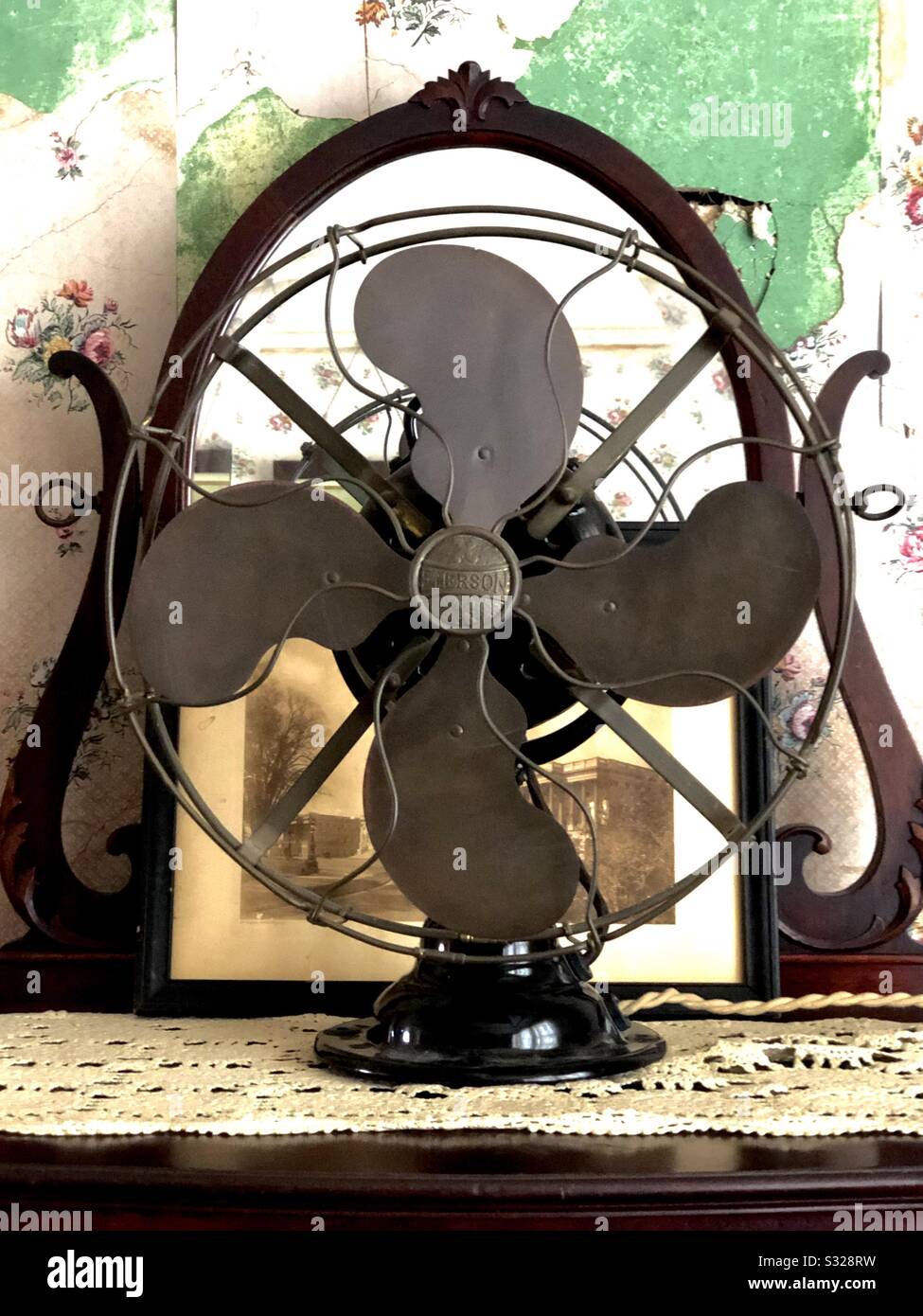 Old table fan hi-res stock photography and images - Alamy