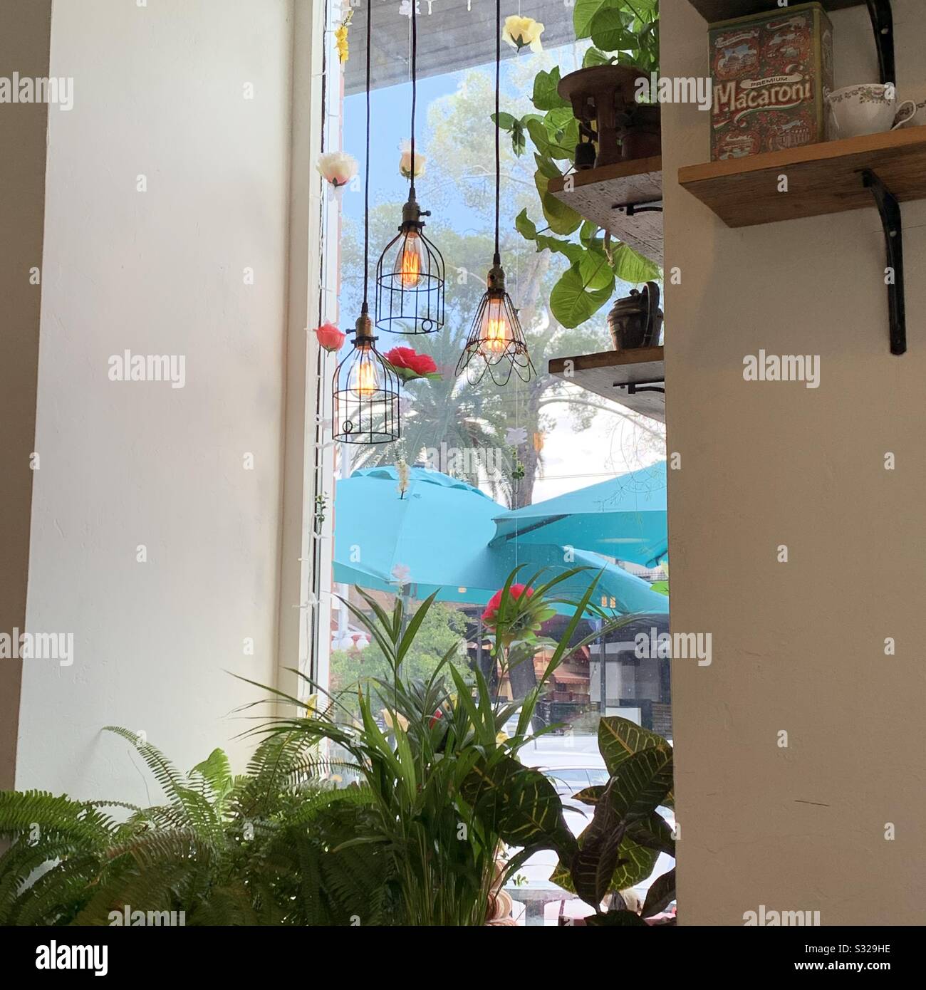 Cafe window hi-res stock photography and images - Alamy