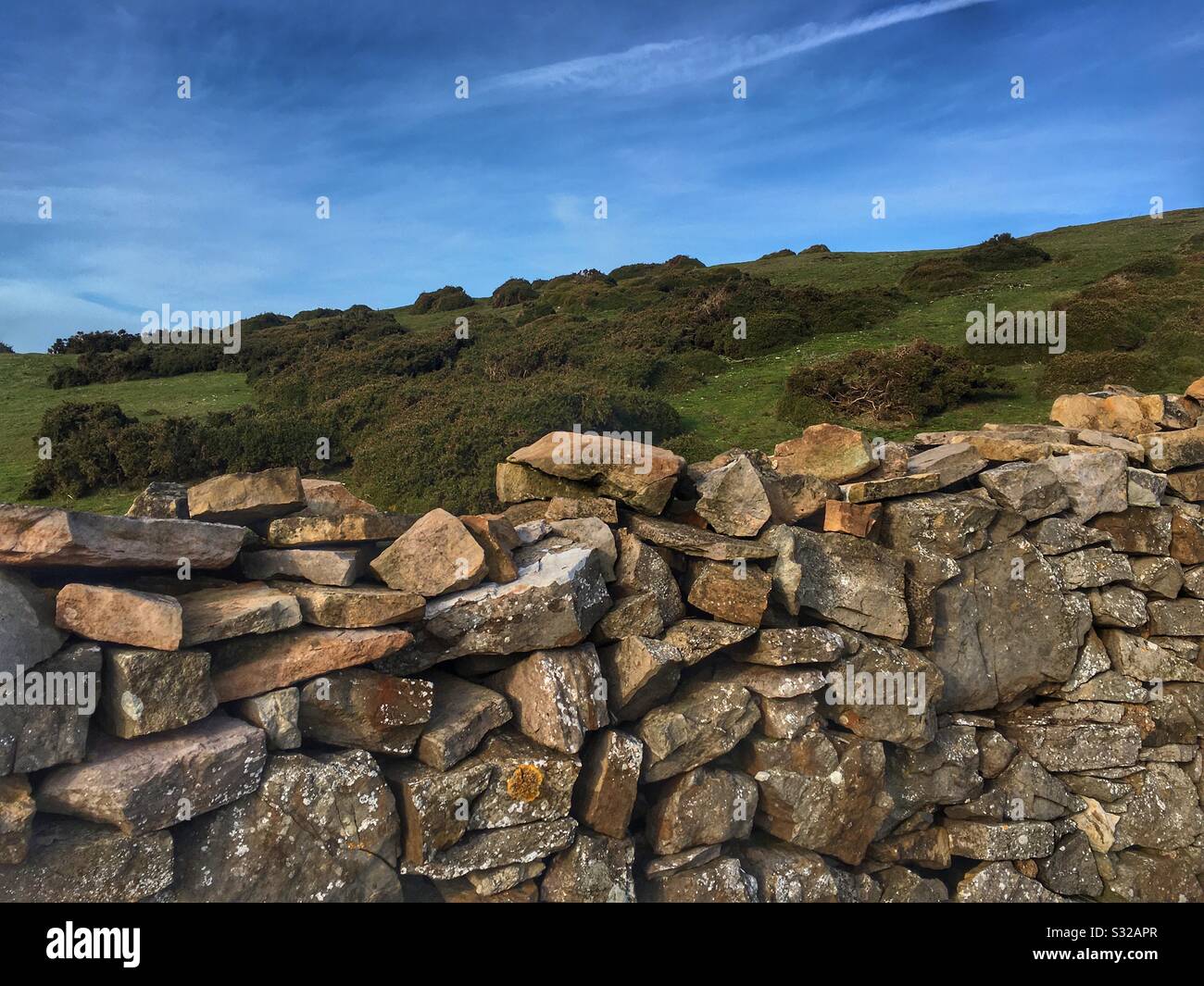 North wales stone wall hi-res stock photography and images - Alamy