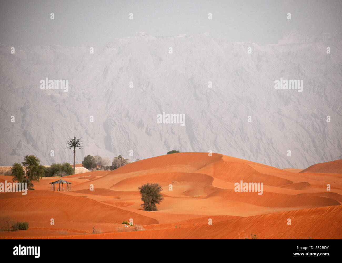 Desert sand hut hi-res stock photography and images - Alamy