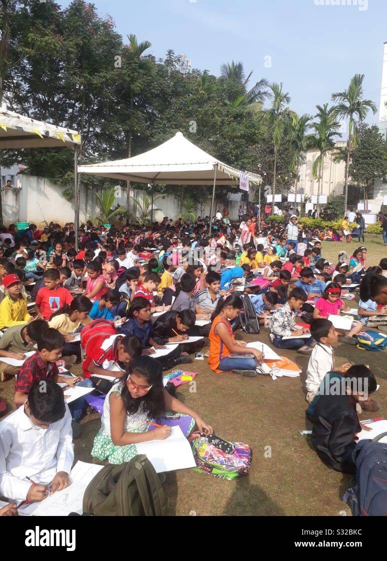 Drawing competition hi-res stock photography and images - Alamy