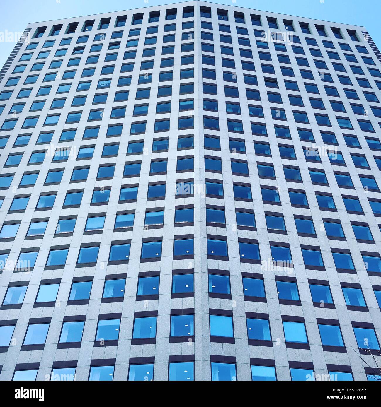 Symmetrical building hi-res stock photography and images - Alamy