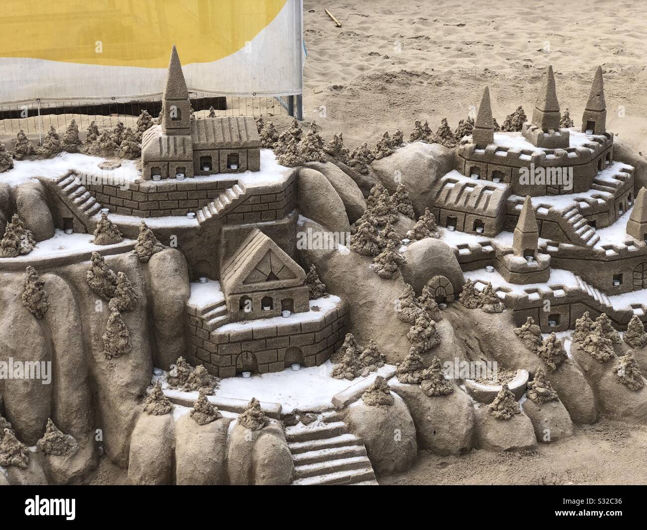 Construction castle hi-res stock photography and images - Alamy