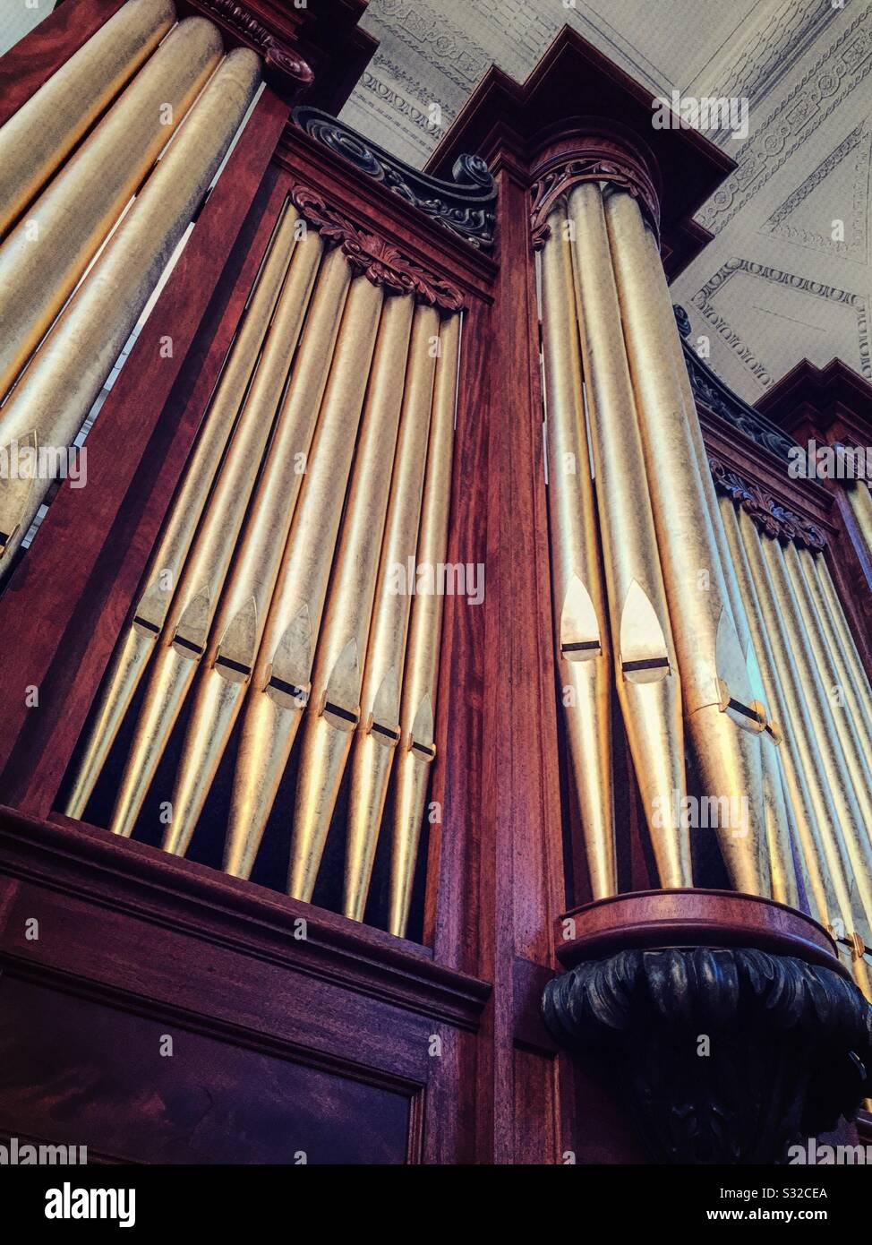 Historic Thomas Appleton pipe organ on display at the Metropolitan ...