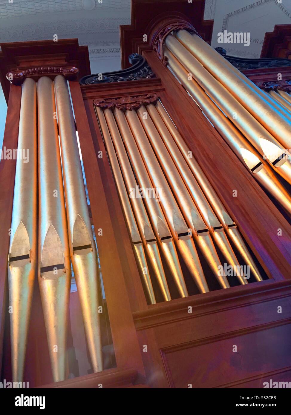 Historic Thomas Appleton pipe organ on display at the Metropolitan ...