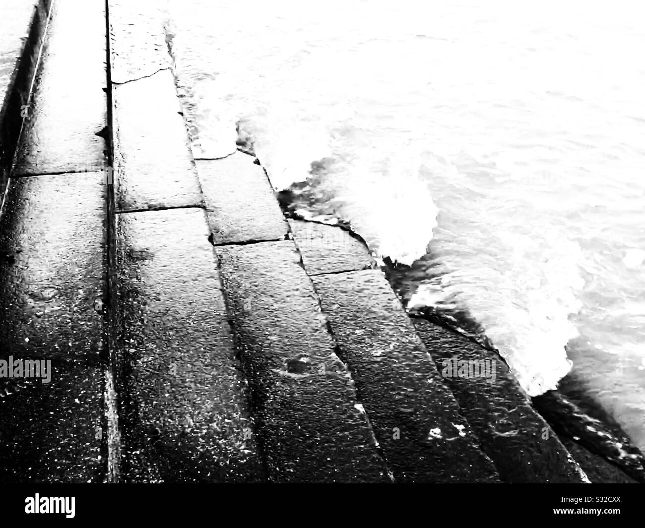 The tide coming in hi-res stock photography and images - Alamy