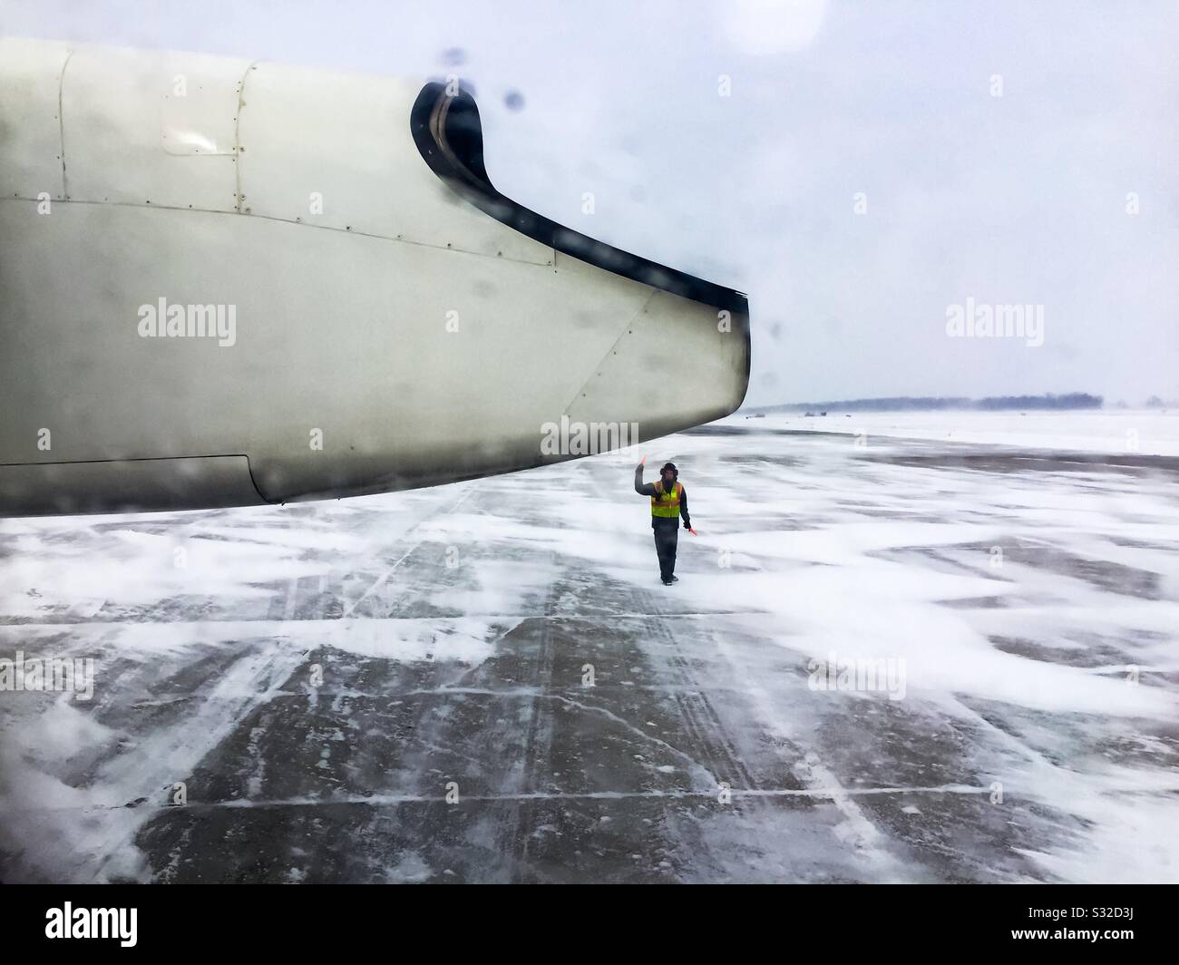 Plane guiding hi-res stock photography and images - Alamy